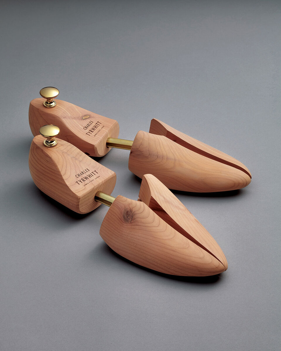 Adjustable Cedar Shoe Tree | Charles Tyrwhitt